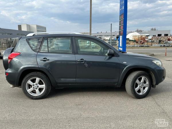 Pelēks Toyota RAV4 2008 Marijampole, ar dzinēja tilpumu 2.20 L un nobraukumu 280 tūkst. km par 2999 €, foto 5 vietnē AUTOMOTO.COM.LV
