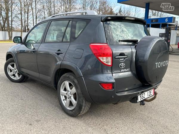 Pelēks Toyota RAV4 2008 Marijampole, ar dzinēja tilpumu 2.20 L un nobraukumu 280 tūkst. km par 2999 €, foto 7 vietnē AUTOMOTO.COM.LV
