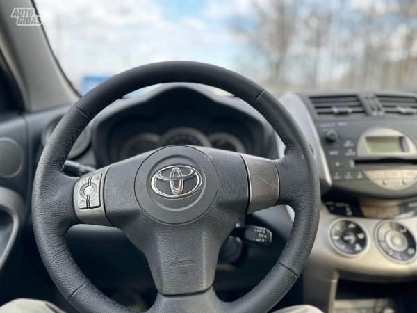 Pelēks Toyota RAV4 2008 Marijampole, ar dzinēja tilpumu 2.20 L un nobraukumu 280 tūkst. km par 2999 €, foto 10 vietnē AUTOMOTO.COM.LV