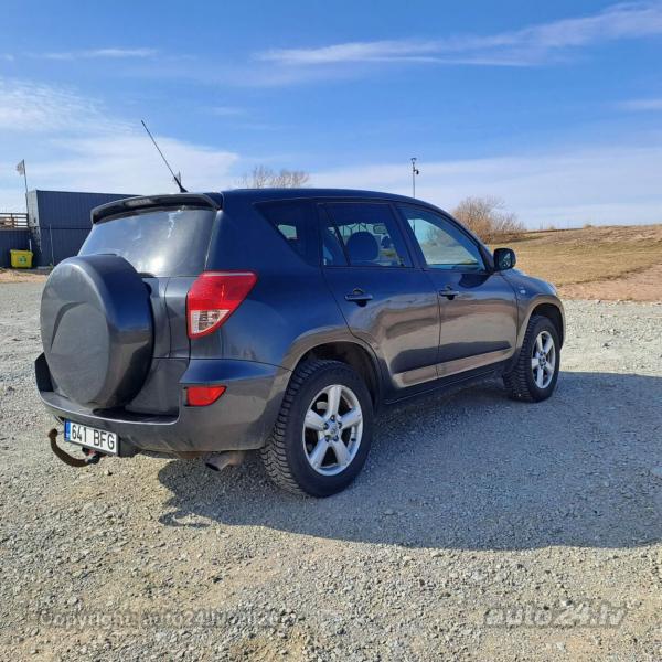 Pelēks Toyota RAV4 2008 Rakvere, ar dzinēja tilpumu 2.20 L un nobraukumu 244 tūkst. km par 4900 €, foto 3 vietnē AUTOMOTO.COM.LV