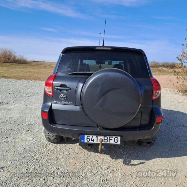 Pelēks Toyota RAV4 2008 Rakvere, ar dzinēja tilpumu 2.20 L un nobraukumu 244 tūkst. km par 4900 €, foto 4 vietnē AUTOMOTO.COM.LV