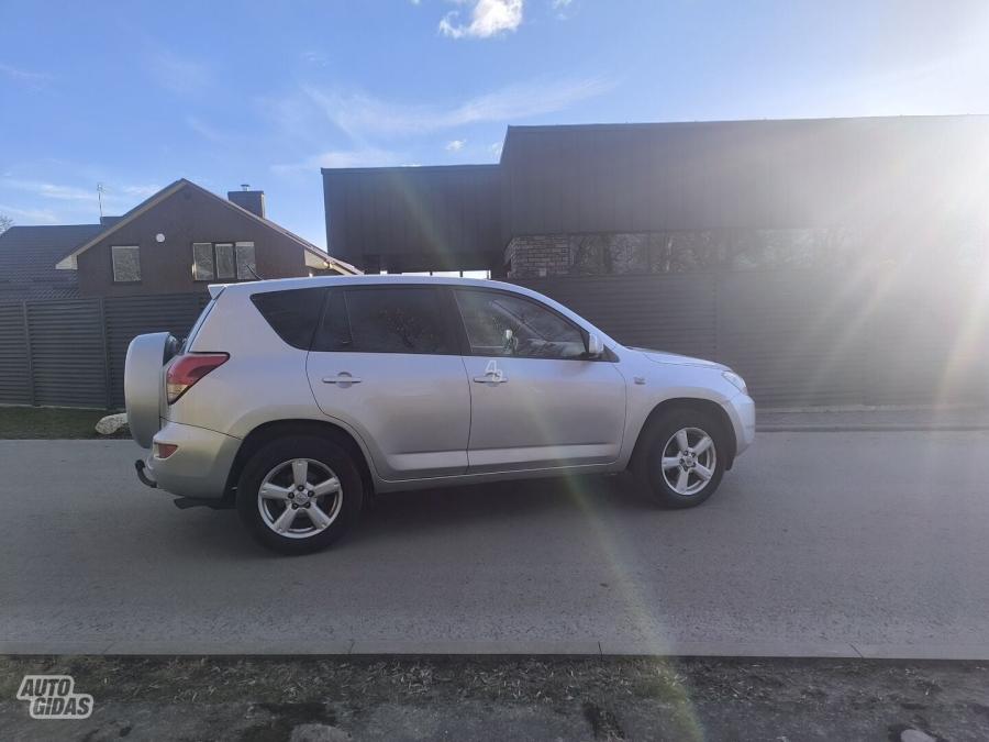 Pelēks Toyota RAV4 2008 Šauļi, ar dzinēja tilpumu 2.20 L un nobraukumu 290 tūkst. km par 4250 €, foto 1 vietnē AUTOMOTO.COM.LV