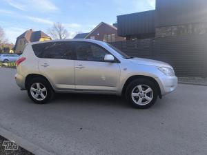 Pelēks Toyota RAV4 2008 Šauļi, ar dzinēja tilpumu 2.20 L un nobraukumu 290 tūkst. km par 4250 €, foto 3 vietnē AUTOMOTO.COM.LV