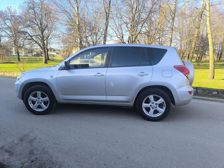 Pelēks Toyota RAV4 2008 Šauļi, ar dzinēja tilpumu 2.20 L un nobraukumu 290 tūkst. km par 4250 €, foto 4 vietnē AUTOMOTO.COM.LV