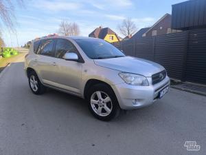 Pelēks Toyota RAV4 2008 Šauļi, ar dzinēja tilpumu 2.20 L un nobraukumu 290 tūkst. km par 4250 €, foto 7 vietnē AUTOMOTO.COM.LV