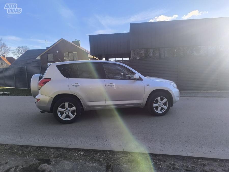 Pelēks Toyota RAV4 2008 Šauļi, ar dzinēja tilpumu 2.20 L un nobraukumu 290 tūkst. km par 4250 €, foto 8 vietnē AUTOMOTO.COM.LV
