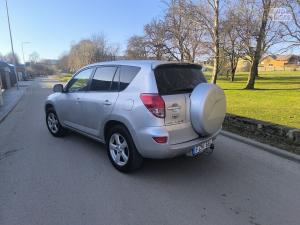 Pelēks Toyota RAV4 2008 Šauļi, ar dzinēja tilpumu 2.20 L un nobraukumu 290 tūkst. km par 4250 €, foto 9 vietnē AUTOMOTO.COM.LV