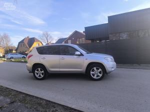 Pelēks Toyota RAV4 2008 Šauļi, ar dzinēja tilpumu 2.20 L un nobraukumu 290 tūkst. km par 4250 €, foto 4 vietnē AUTOMOTO.COM.LV