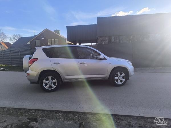 Grey Toyota RAV4 2008 in Siauliai, with an engine capacity of 2.20 L and mileage of 290 thousand km for 4250 €, photo 5 on AUTOMOTO.COM.LV