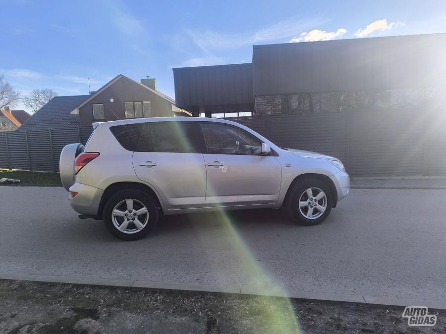 Pelēks Toyota RAV4 2008 Šauļi, ar dzinēja tilpumu 2.20 L un nobraukumu 290 tūkst. km par 4250 €, foto 6 vietnē AUTOMOTO.COM.LV