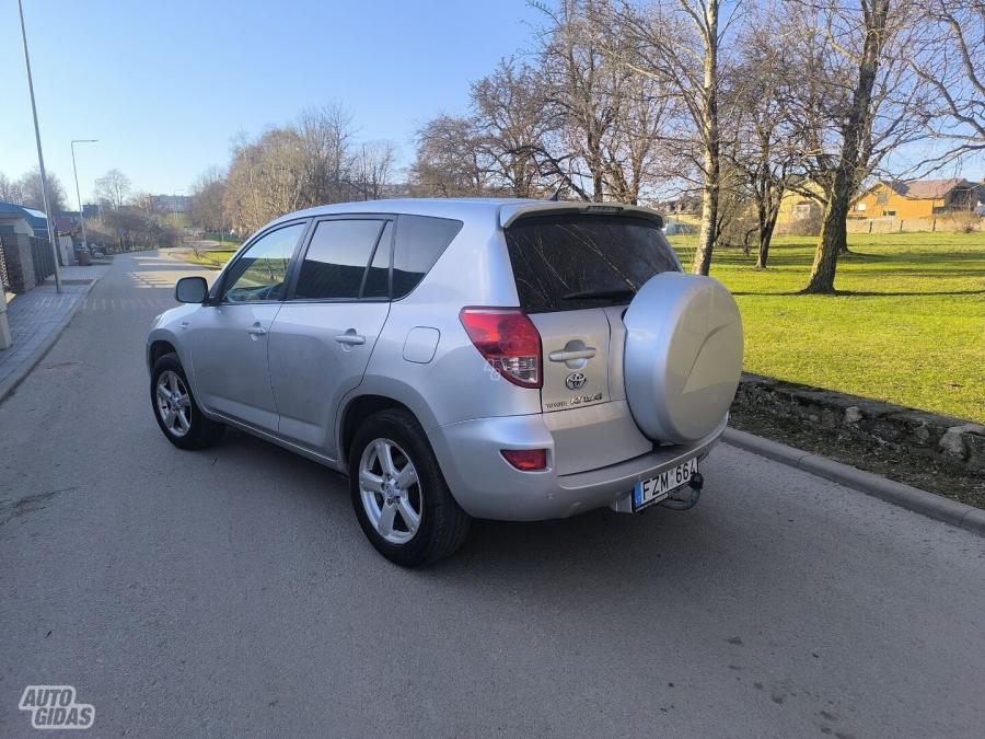 Pelēks Toyota RAV4 2008 Šauļi, ar dzinēja tilpumu 2.20 L un nobraukumu 290 tūkst. km par 4250 €, foto 7 vietnē AUTOMOTO.COM.LV