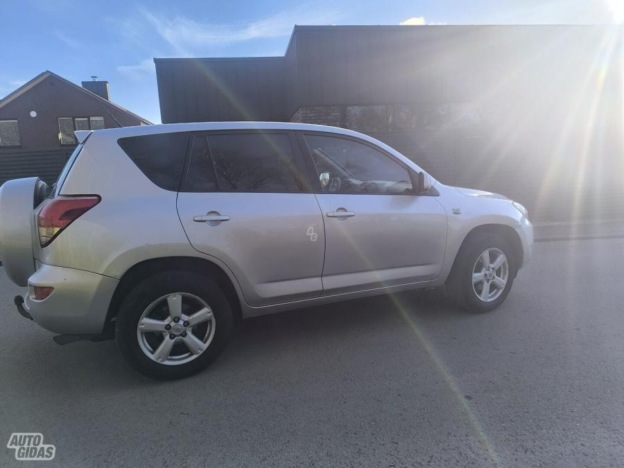 Pelēks Toyota RAV4 2008 Šauļi, ar dzinēja tilpumu 2.20 L un nobraukumu 290 tūkst. km par 4250 €, foto 8 vietnē AUTOMOTO.COM.LV