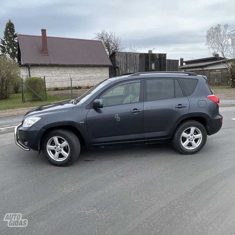 Pelēks Toyota RAV4 2008 Šauļi, ar dzinēja tilpumu 2.20 L un nobraukumu 220 tūkst. km par 3999 €, foto 3 vietnē AUTOMOTO.COM.LV