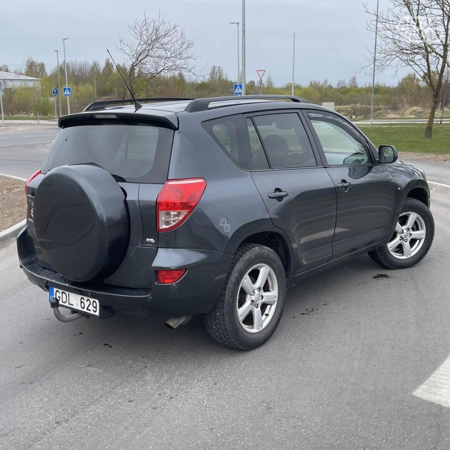 Pelēks Toyota RAV4 2008 Šauļi, ar dzinēja tilpumu 2.20 L un nobraukumu 220 tūkst. km par 3999 €, foto 6 vietnē AUTOMOTO.COM.LV
