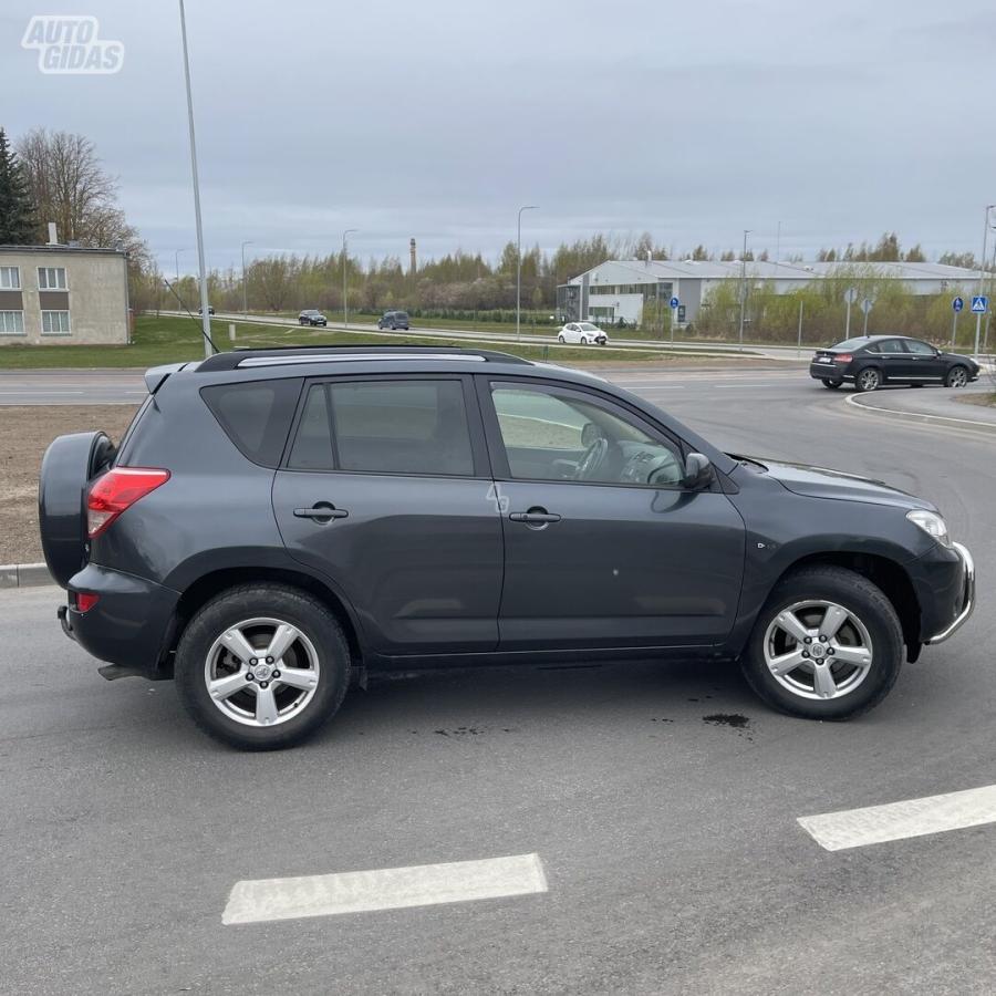 Pelēks Toyota RAV4 2008 Šauļi, ar dzinēja tilpumu 2.20 L un nobraukumu 220 tūkst. km par 3999 €, foto 7 vietnē AUTOMOTO.COM.LV