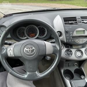 Pelēks Toyota RAV4 2008 Šauļi, ar dzinēja tilpumu 2.20 L un nobraukumu 220 tūkst. km par 3999 €, foto 17 vietnē AUTOMOTO.COM.LV