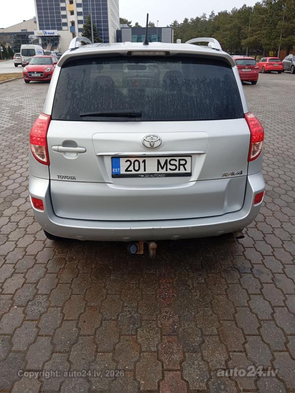 Pelēks Toyota RAV4 2008 Jehvi, ar dzinēja tilpumu 2.20 L un nobraukumu 319 tūkst. km par 4500 €, foto 4 vietnē AUTOMOTO.COM.LV