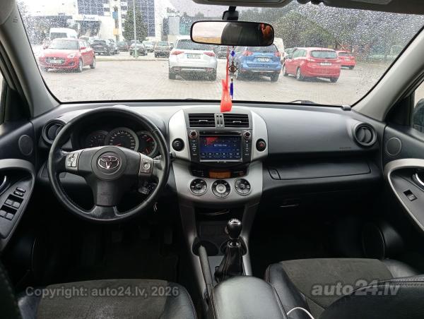 Pelēks Toyota RAV4 2008 Jehvi, ar dzinēja tilpumu 2.20 L un nobraukumu 319 tūkst. km par 4500 €, foto 7 vietnē AUTOMOTO.COM.LV