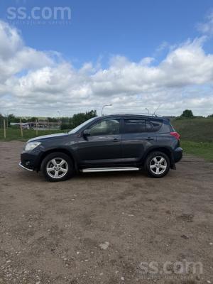 Pelēks Toyota RAV4 2008 Daugavpils, ar dzinēja tilpumu 2.20 L un nobraukumu 400 tūkst. km par 4100 €, foto  vietnē AUTOMOTO.COM.LV
