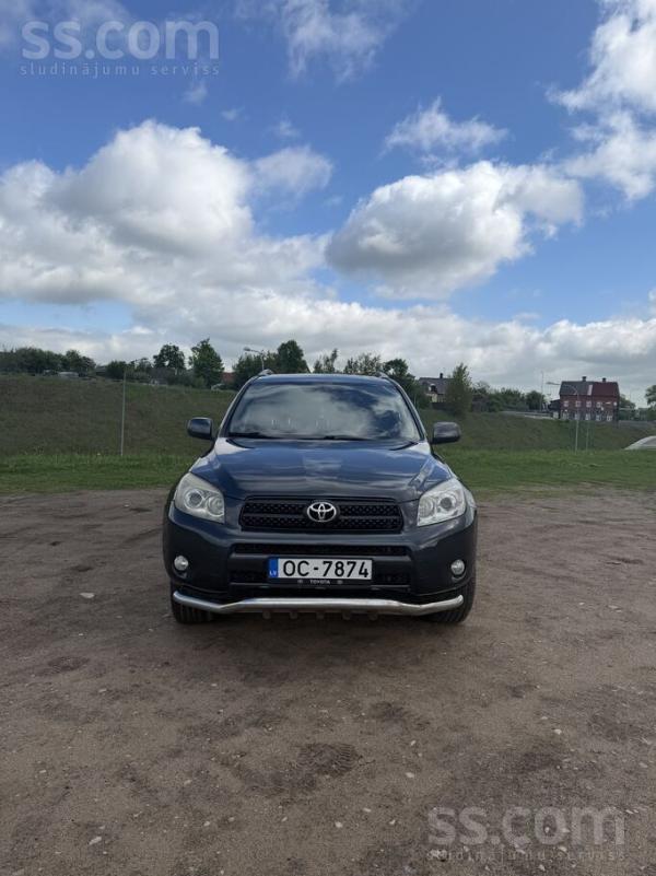 Pelēks Toyota RAV4 2008 Daugavpils, ar dzinēja tilpumu 2.20 L un nobraukumu 400 tūkst. km par 4100 €, foto 3 vietnē AUTOMOTO.COM.LV