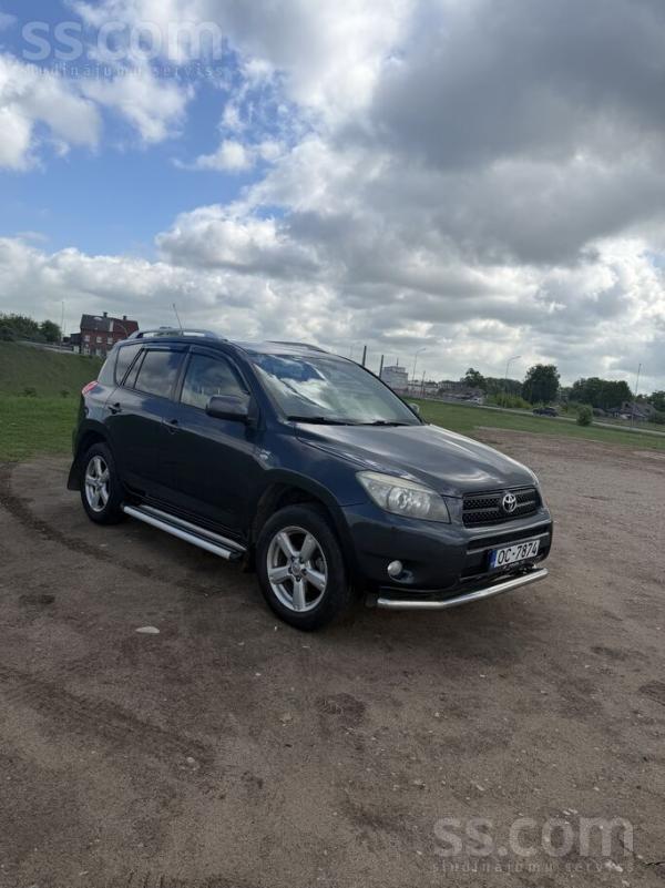 Pelēks Toyota RAV4 2008 Daugavpils, ar dzinēja tilpumu 2.20 L un nobraukumu 400 tūkst. km par 4100 €, foto 4 vietnē AUTOMOTO.COM.LV