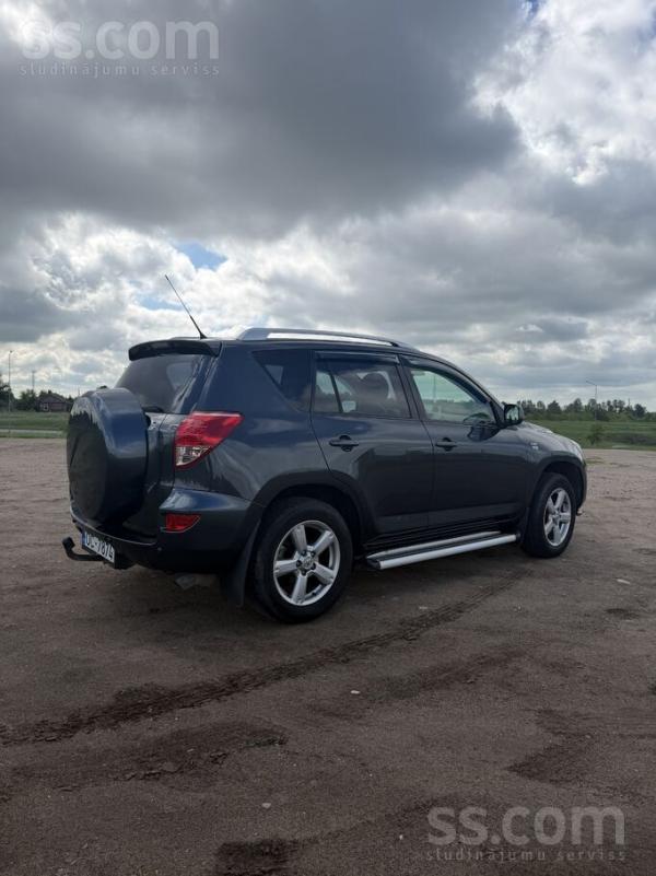 Pelēks Toyota RAV4 2008 Daugavpils, ar dzinēja tilpumu 2.20 L un nobraukumu 400 tūkst. km par 4100 €, foto 5 vietnē AUTOMOTO.COM.LV