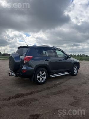 Grey Toyota RAV4 2008 in Daugavpils, with an engine capacity of 2.20 L and mileage of 400 thousand km for 4100 €, photo 6 on AUTOMOTO.COM.LV