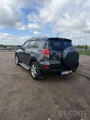 Grey Toyota RAV4 2008 in Daugavpils, with an engine capacity of 2.20 L and mileage of 400 thousand km for 4100 €, photo 7 on AUTOMOTO.COM.LV