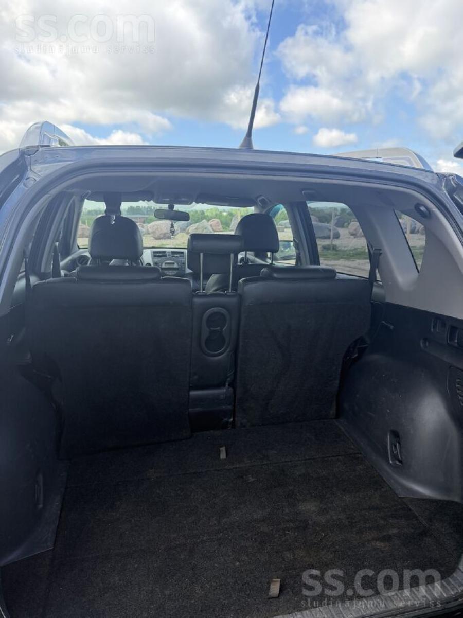 Grey Toyota RAV4 2008 in Daugavpils, with an engine capacity of 2.20 L and mileage of 400 thousand km for 4100 €, photo 8 on AUTOMOTO.COM.LV