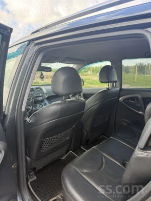 Grey Toyota RAV4 2008 in Daugavpils, with an engine capacity of 2.20 L and mileage of 400 thousand km for 4100 €, photo 9 on AUTOMOTO.COM.LV