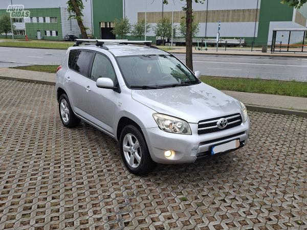 Pelēks Toyota RAV4 2008 Šauļi, ar dzinēja tilpumu 2.20 L un nobraukumu 325 tūkst. km par 3450 €, foto 6 vietnē AUTOMOTO.COM.LV