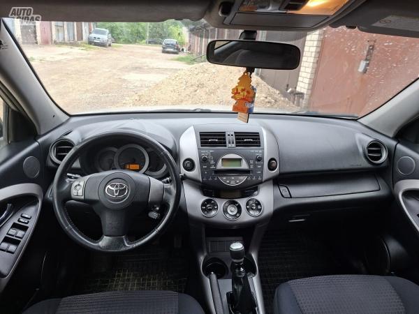 Pelēks Toyota RAV4 2008 Šauļi, ar dzinēja tilpumu 2.20 L un nobraukumu 325 tūkst. km par 3450 €, foto 7 vietnē AUTOMOTO.COM.LV