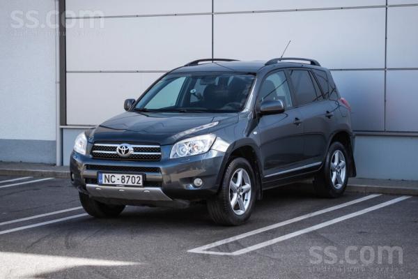 Grey Toyota RAV4 2008 in Riga, with an engine capacity of 2.00 L and mileage of 350 thousand km for 5990 €, photo 1 on AUTOMOTO.COM.LV