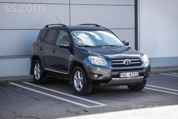 Grey Toyota RAV4 2008 in Riga, with an engine capacity of 2.00 L and mileage of 350 thousand km for 5990 €, photo 3 on AUTOMOTO.COM.LV