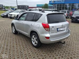 Pelēks Toyota RAV4 2008 Šauļi, ar dzinēja tilpumu 2.20 L un nobraukumu 325 tūkst. km par 3350 €, foto 4 vietnē AUTOMOTO.COM.LV