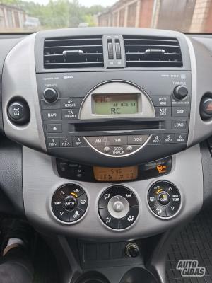 Pelēks Toyota RAV4 2008 Šauļi, ar dzinēja tilpumu 2.20 L un nobraukumu 325 tūkst. km par 3350 €, foto 14 vietnē AUTOMOTO.COM.LV