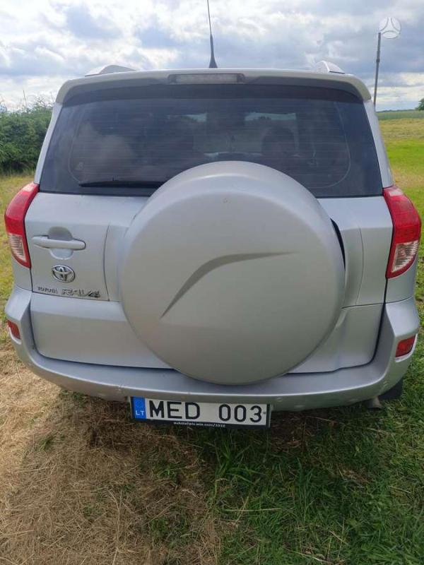 Pelēks Toyota RAV4 2008 Viļņa, ar dzinēja tilpumu 2.00 L un nobraukumu 322 tūkst. km par 1800 €, foto 1 vietnē AUTOMOTO.COM.LV