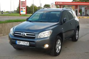 Grey Toyota RAV4 2008 in Jekabpils, with an engine capacity of 2.20 L and mileage of 227 thousand km for 7400 €, photo 4 on AUTOMOTO.COM.LV