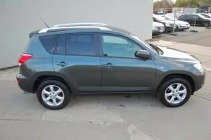 Grey Toyota RAV4 2008 in Jekabpils, with an engine capacity of 2.20 L and mileage of 227 thousand km for 7400 €, photo 7 on AUTOMOTO.COM.LV