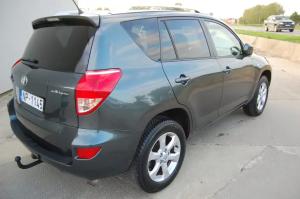 Grey Toyota RAV4 2008 in Jekabpils, with an engine capacity of 2.20 L and mileage of 227 thousand km for 7400 €, photo 9 on AUTOMOTO.COM.LV