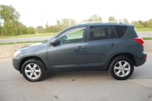 Grey Toyota RAV4 2008 in Jekabpils, with an engine capacity of 2.20 L and mileage of 227 thousand km for 7400 €, photo 12 on AUTOMOTO.COM.LV