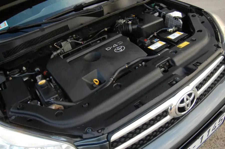 Grey Toyota RAV4 2008 in Jekabpils, with an engine capacity of 2.20 L and mileage of 227 thousand km for 7400 €, photo 13 on AUTOMOTO.COM.LV