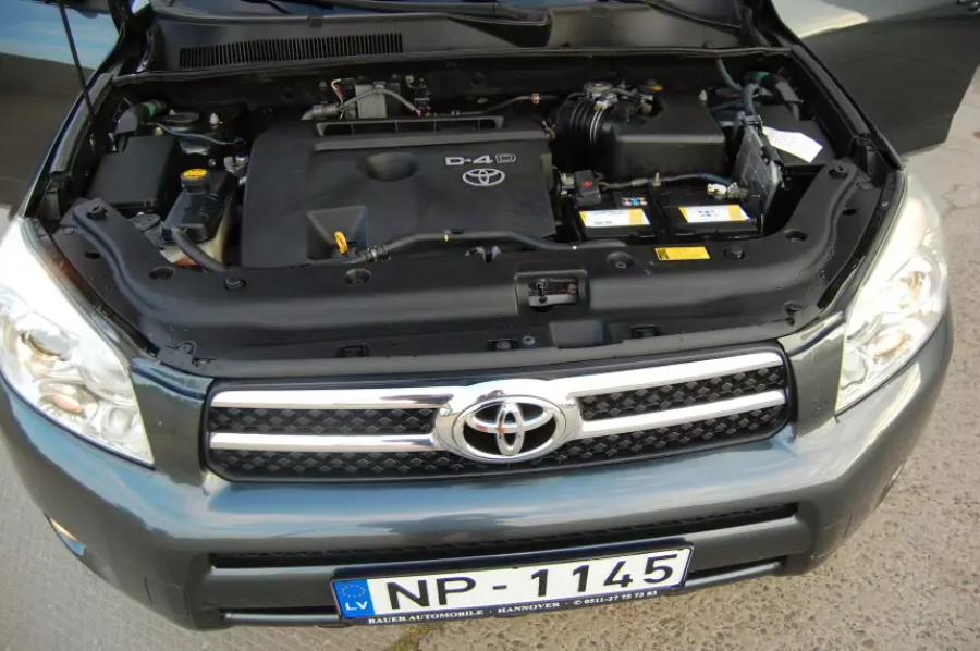 Grey Toyota RAV4 2008 in Jekabpils, with an engine capacity of 2.20 L and mileage of 227 thousand km for 7400 €, photo 15 on AUTOMOTO.COM.LV