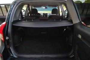 Grey Toyota RAV4 2008 in Jekabpils, with an engine capacity of 2.20 L and mileage of 227 thousand km for 7400 €, photo 16 on AUTOMOTO.COM.LV