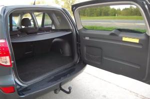 Grey Toyota RAV4 2008 in Jekabpils, with an engine capacity of 2.20 L and mileage of 227 thousand km for 7400 €, photo 17 on AUTOMOTO.COM.LV