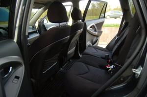 Grey Toyota RAV4 2008 in Jekabpils, with an engine capacity of 2.20 L and mileage of 227 thousand km for 7400 €, photo 21 on AUTOMOTO.COM.LV
