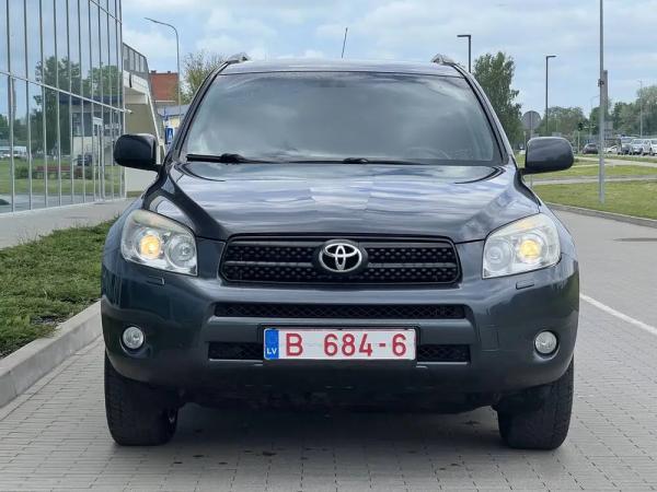 Grey Toyota RAV4 2008 in Rezekne, with an engine capacity of 2.20 L and mileage of 275 thousand km for 3950 €, photo 1 on AUTOMOTO.COM.LV