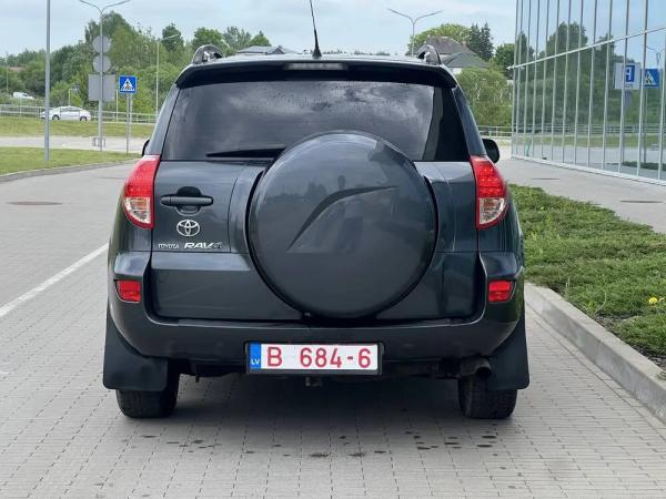 Grey Toyota RAV4 2008 in Rezekne, with an engine capacity of 2.20 L and mileage of 275 thousand km for 3950 €, photo 6 on AUTOMOTO.COM.LV