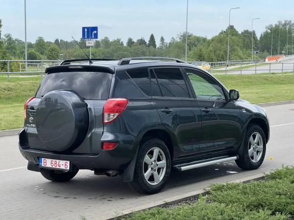 Grey Toyota RAV4 2008 in Rezekne, with an engine capacity of 2.20 L and mileage of 275 thousand km for 3950 €, photo 7 on AUTOMOTO.COM.LV