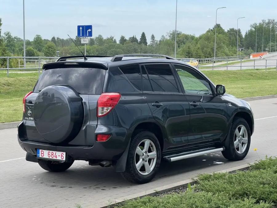 Pelēks Toyota RAV4 2008 Rēzekne, ar dzinēja tilpumu 2.20 L un nobraukumu 275 tūkst. km par 3950 €, foto 8 vietnē AUTOMOTO.COM.LV